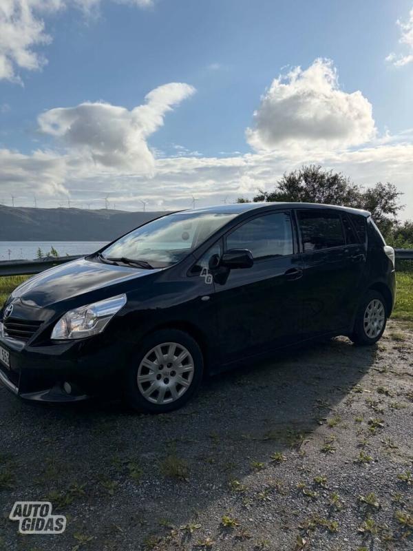 Melns Toyota Verso 2011 Raseiniai, ar dzinēja tilpumu 2.00 L un nobraukumu 300 tūkst. km par 3800 €, foto 2 vietnē AUTOMOTO.COM.LV