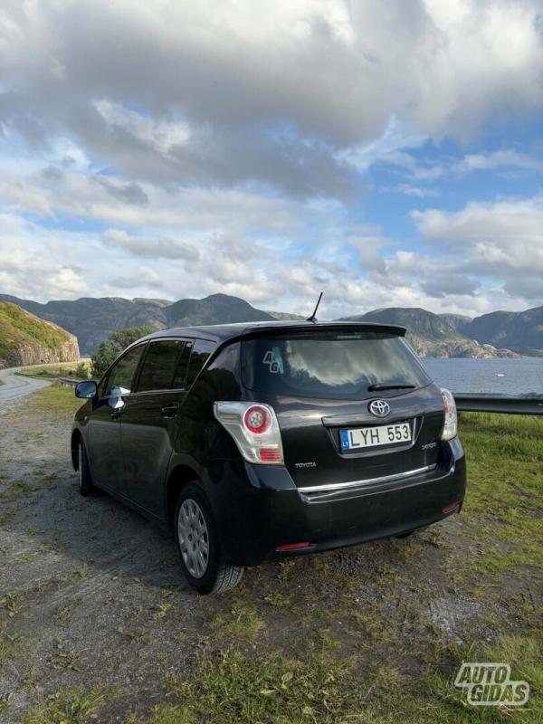 Melns Toyota Verso 2011 Raseiniai, ar dzinēja tilpumu 2.00 L un nobraukumu 300 tūkst. km par 3800 €, foto 6 vietnē AUTOMOTO.COM.LV