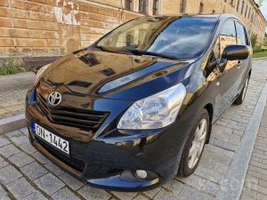Black Toyota Verso 2011 in Daugavpils, with an engine capacity of 2.20 L and mileage of 265 thousand km for 5350 €, photo 5 on AUTOMOTO.COM.LV