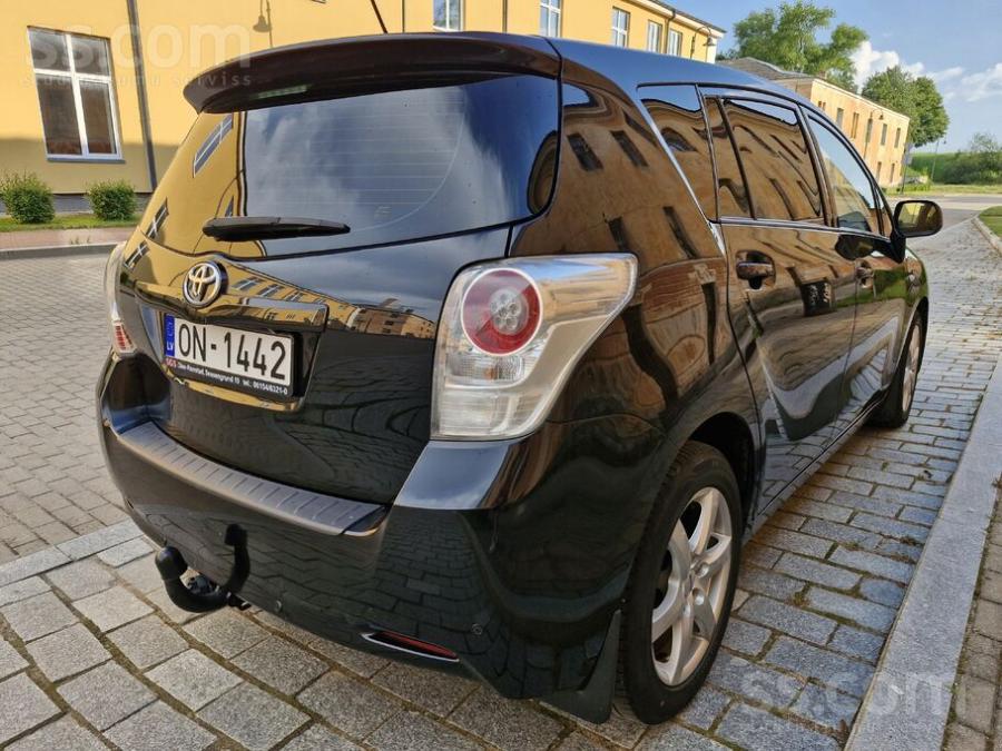 Black Toyota Verso 2011 in Daugavpils, with an engine capacity of 2.20 L and mileage of 265 thousand km for 5350 €, photo 7 on AUTOMOTO.COM.LV