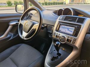 Black Toyota Verso 2011 in Daugavpils, with an engine capacity of 2.20 L and mileage of 265 thousand km for 5350 €, photo 14 on AUTOMOTO.COM.LV