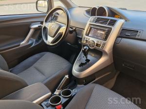 Black Toyota Verso 2011 in Daugavpils, with an engine capacity of 2.20 L and mileage of 265 thousand km for 5350 €, photo 15 on AUTOMOTO.COM.LV