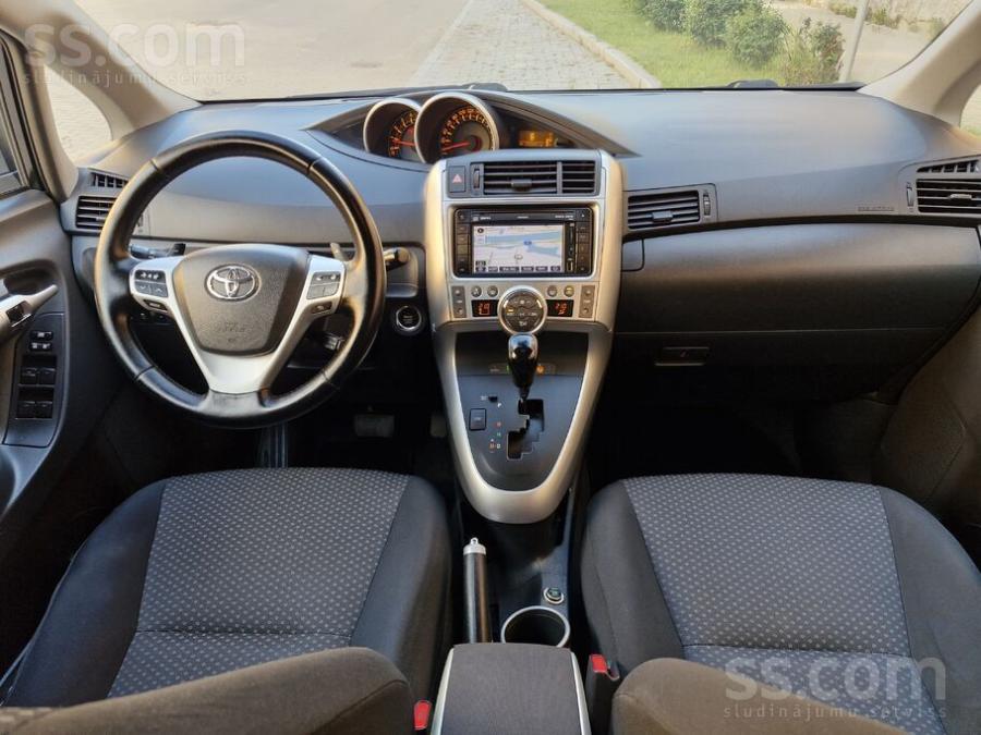 Black Toyota Verso 2011 in Daugavpils, with an engine capacity of 2.20 L and mileage of 265 thousand km for 5350 €, photo 16 on AUTOMOTO.COM.LV