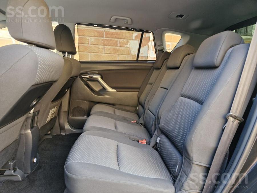 Black Toyota Verso 2011 in Daugavpils, with an engine capacity of 2.20 L and mileage of 265 thousand km for 5350 €, photo 17 on AUTOMOTO.COM.LV
