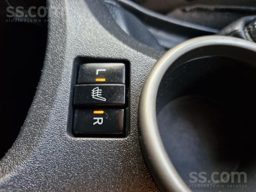 Black Toyota Verso 2011 in Daugavpils, with an engine capacity of 2.20 L and mileage of 265 thousand km for 5350 €, photo 22 on AUTOMOTO.COM.LV