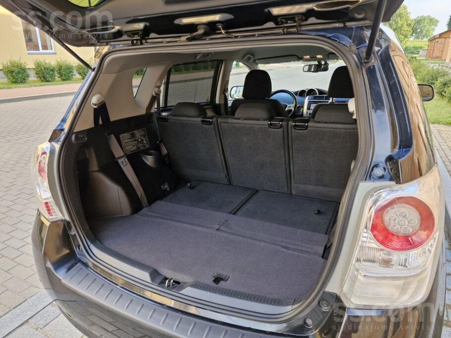 Black Toyota Verso 2011 in Daugavpils, with an engine capacity of 2.20 L and mileage of 265 thousand km for 5350 €, photo 28 on AUTOMOTO.COM.LV