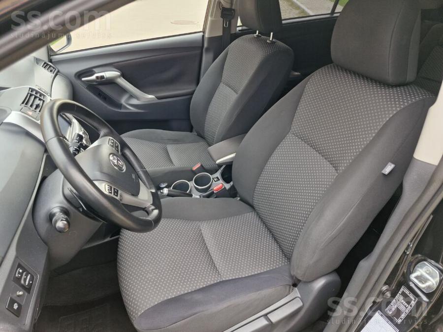 Melns Toyota Verso 2011 Daugavpils, ar dzinēja tilpumu 2.20 L un nobraukumu 265 tūkst. km par 4790 €, foto 12 vietnē AUTOMOTO.COM.LV