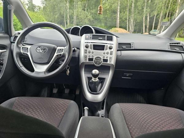 Melns Toyota Verso 2011 Rokiškis, ar dzinēja tilpumu 2.00 L un nobraukumu 193 tūkst. km par 4200 €, foto 8 vietnē AUTOMOTO.COM.LV