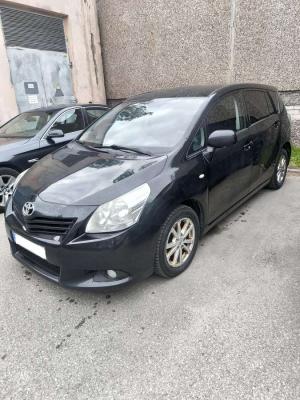 Black Toyota Verso 2011 in Kaunas, with an engine capacity of 2.00 L and mileage of 370 thousand km for 2700 €, photo  on AUTOMOTO.COM.LV