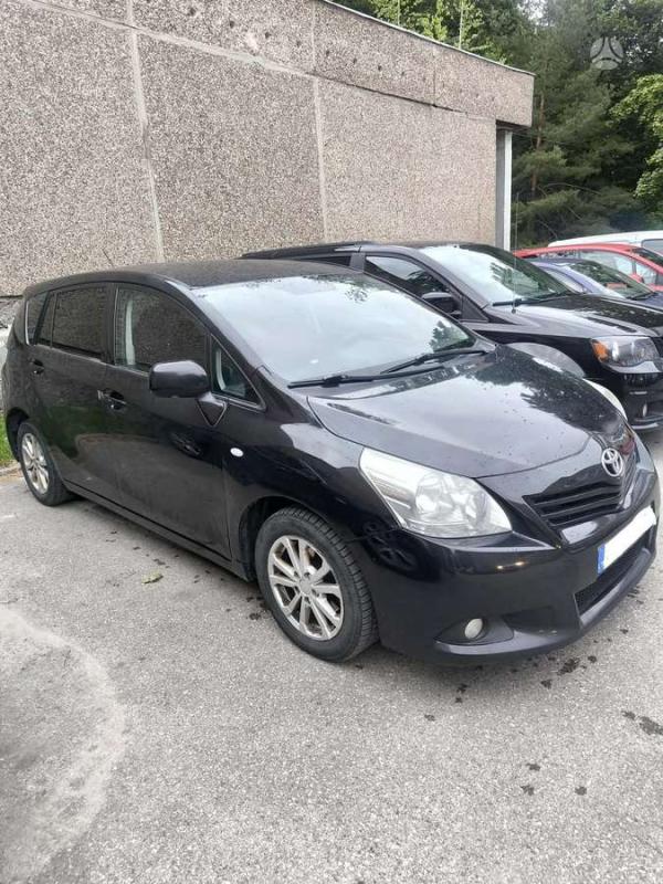 Melns Toyota Verso 2011 Kauņa, ar dzinēja tilpumu 2.00 L un nobraukumu 370 tūkst. km par 2700 €, foto 2 vietnē AUTOMOTO.COM.LV