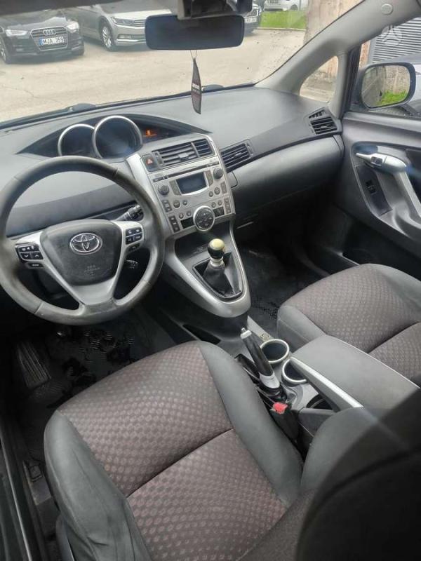 Melns Toyota Verso 2011 Kauņa, ar dzinēja tilpumu 2.00 L un nobraukumu 370 tūkst. km par 2700 €, foto 4 vietnē AUTOMOTO.COM.LV