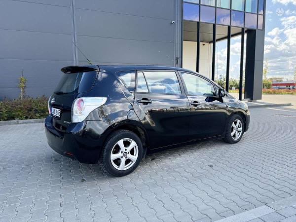 Melns Toyota Verso 2011 Viļņa, ar dzinēja tilpumu 1.60 L un nobraukumu 242 tūkst. km par 5499 €, foto 5 vietnē AUTOMOTO.COM.LV