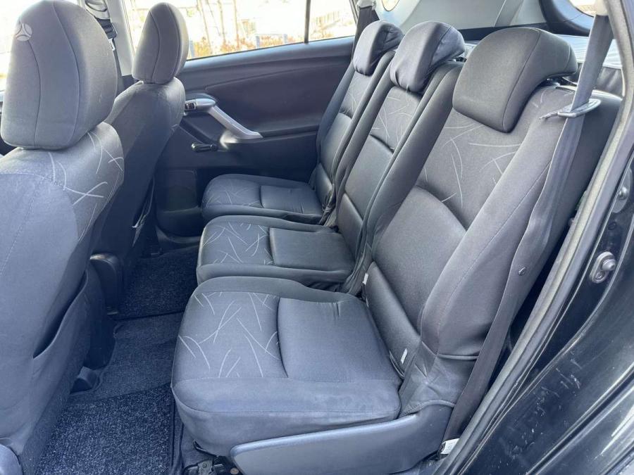 Black Toyota Verso 2011 in Vilnius, with an engine capacity of 1.60 L and mileage of 242 thousand km for 5499 €, photo 11 on AUTOMOTO.COM.LV