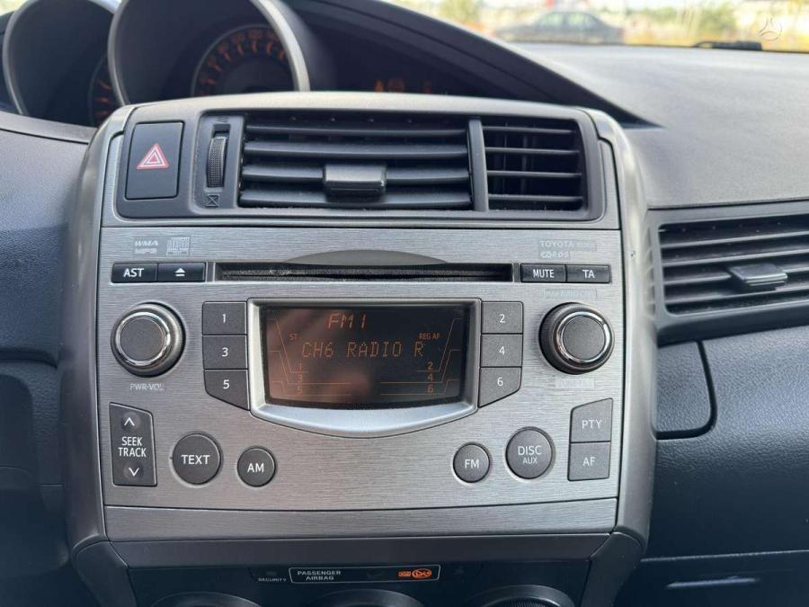 Black Toyota Verso 2011 in Vilnius, with an engine capacity of 1.60 L and mileage of 242 thousand km for 5499 €, photo 15 on AUTOMOTO.COM.LV