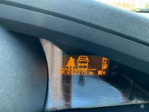 Black Toyota Verso 2011 in Vilnius, with an engine capacity of 1.60 L and mileage of 242 thousand km for 5499 €, photo 17 on AUTOMOTO.COM.LV