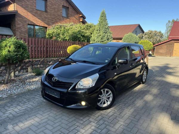 Melns Toyota Verso 2011 Vilkaviškis, ar dzinēja tilpumu 1.80 L un nobraukumu 184 tūkst. km par 5700 €, foto 1 vietnē AUTOMOTO.COM.LV