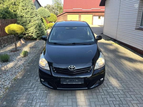 Melns Toyota Verso 2011 Vilkaviškis, ar dzinēja tilpumu 1.80 L un nobraukumu 184 tūkst. km par 5700 €, foto 3 vietnē AUTOMOTO.COM.LV