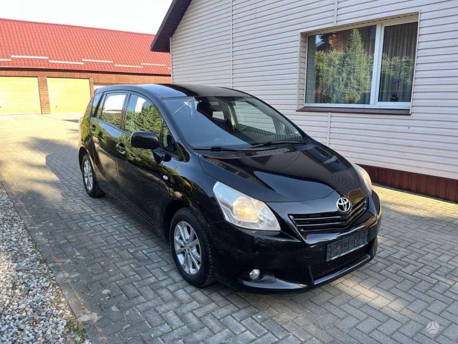 Melns Toyota Verso 2011 Vilkaviškis, ar dzinēja tilpumu 1.80 L un nobraukumu 184 tūkst. km par 5700 €, foto 4 vietnē AUTOMOTO.COM.LV