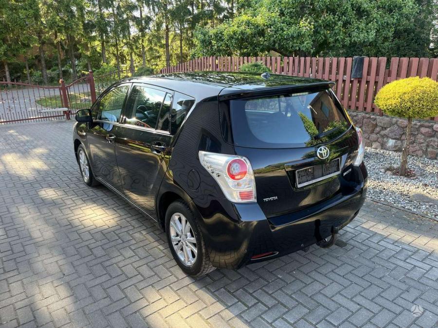 Melns Toyota Verso 2011 Vilkaviškis, ar dzinēja tilpumu 1.80 L un nobraukumu 184 tūkst. km par 5700 €, foto 8 vietnē AUTOMOTO.COM.LV