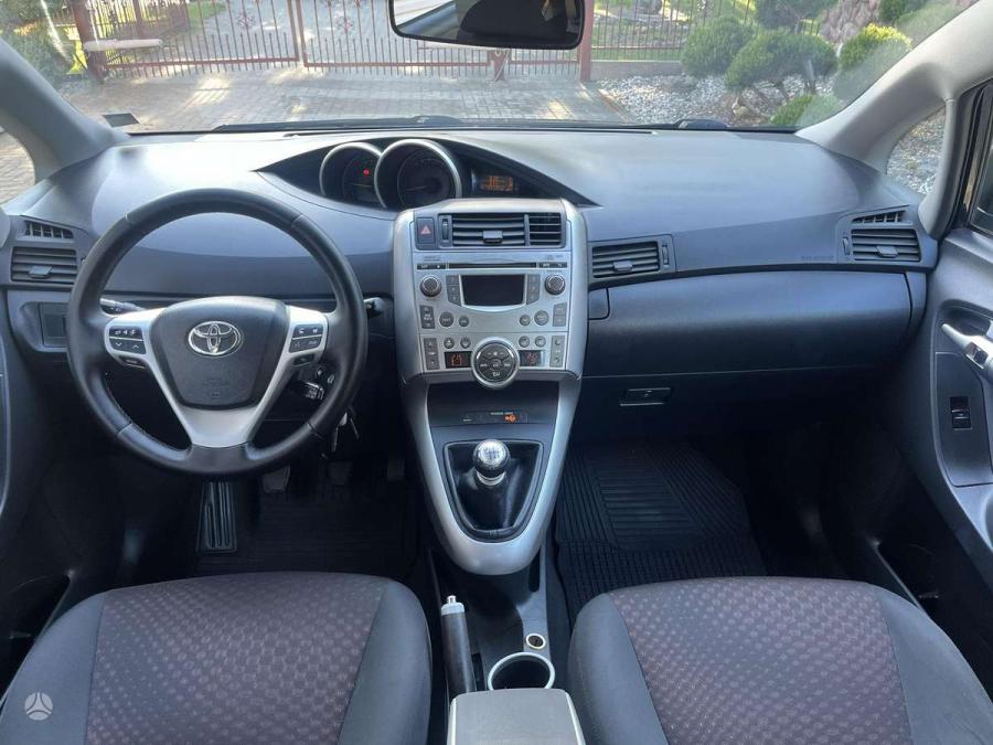 Melns Toyota Verso 2011 Vilkaviškis, ar dzinēja tilpumu 1.80 L un nobraukumu 184 tūkst. km par 5700 €, foto 14 vietnē AUTOMOTO.COM.LV