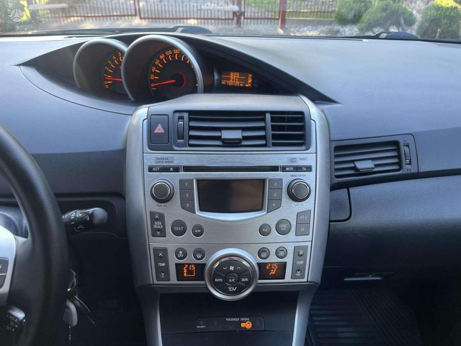Melns Toyota Verso 2011 Vilkaviškis, ar dzinēja tilpumu 1.80 L un nobraukumu 184 tūkst. km par 5700 €, foto 15 vietnē AUTOMOTO.COM.LV