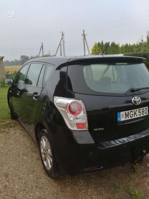 Melns Toyota Verso 2011 Kauņa, ar dzinēja tilpumu 2.00 L un nobraukumu 280 tūkst. km par 4800 €, foto 4 vietnē AUTOMOTO.COM.LV