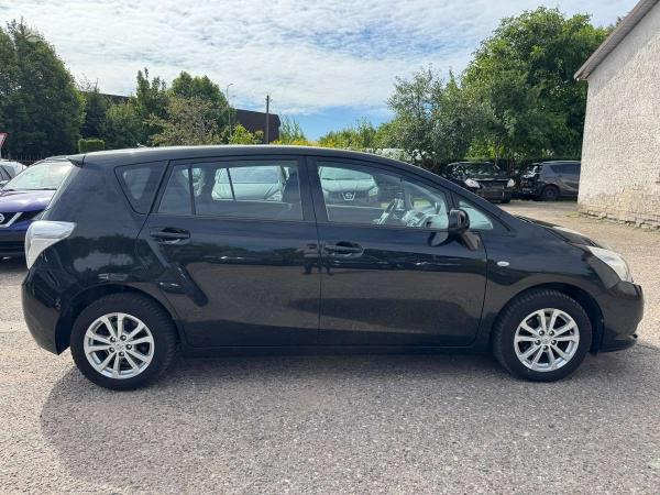 Melns Toyota Verso 2011 Jurbarkas, ar dzinēja tilpumu 1.80 L un nobraukumu 211 tūkst. km par 5850 €, foto 5 vietnē AUTOMOTO.COM.LV