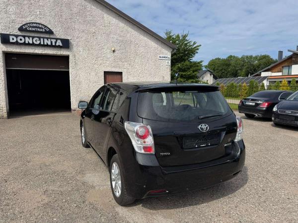 Melns Toyota Verso 2011 Jurbarkas, ar dzinēja tilpumu 1.80 L un nobraukumu 211 tūkst. km par 5850 €, foto 7 vietnē AUTOMOTO.COM.LV