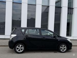 Black Toyota Verso 2011 in Vilnius, with an engine capacity of 2.00 L and mileage of 300 thousand km for 3500 €, photo 3 on AUTOMOTO.COM.LV