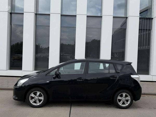 Toyota Verso 2011 Viļņa vietnē Melns Toyota Verso 2011 Viļņa, ar dzinēja tilpumu 2.00 L un nobraukumu 300 tūkst. km par 3500 €, foto 6 vietnē AUTOMOTO.COM.LV