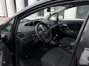 Black Toyota Verso 2011 in Vilnius, with an engine capacity of 2.00 L and mileage of 300 thousand km for 3500 €, photo 8 on AUTOMOTO.COM.LV