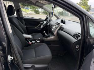 Black Toyota Verso 2011 in Vilnius, with an engine capacity of 2.00 L and mileage of 300 thousand km for 3500 €, photo 9 on AUTOMOTO.COM.LV
