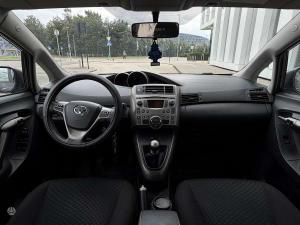 Black Toyota Verso 2011 in Vilnius, with an engine capacity of 2.00 L and mileage of 300 thousand km for 3500 €, photo 10 on AUTOMOTO.COM.LV