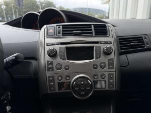 Black Toyota Verso 2011 in Vilnius, with an engine capacity of 2.00 L and mileage of 300 thousand km for 3500 €, photo 11 on AUTOMOTO.COM.LV