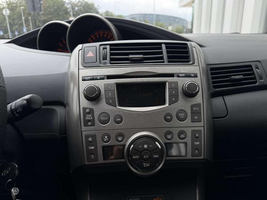 Black Toyota Verso 2011 in Vilnius, with an engine capacity of 2.00 L and mileage of 300 thousand km for 3500 €, photo 11 on AUTOMOTO.COM.LV
