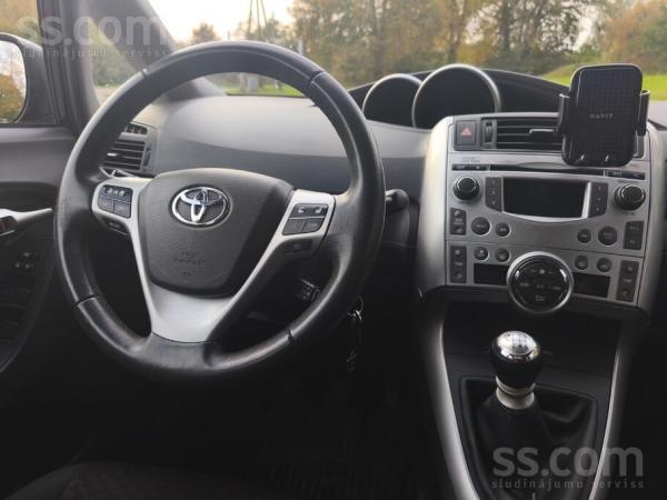 Тойота Версо 2011 в Кулдига на AUTOMOTO.COM.LV Черный Тойота Версо 2011 в Кулдига, объемом двигателя 2.00 л и пробегом 308 тыс. км за 3850 €, фото 7 на AUTOMOTO.COM.LV