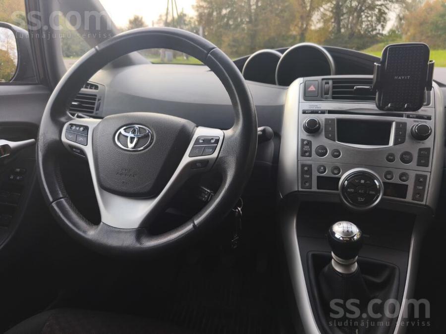 Черный Тойота Версо 2011 в Кулдига, объемом двигателя 2.00 л и пробегом 308 тыс. км за 3850 €, фото 7 на AUTOMOTO.COM.LV