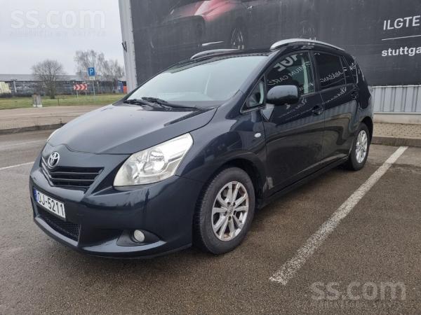 Black Toyota Verso 2012 in Riga, with an engine capacity of 2.00 L and mileage of 283 thousand km for 4600 €, photo 1 on AUTOMOTO.COM.LV