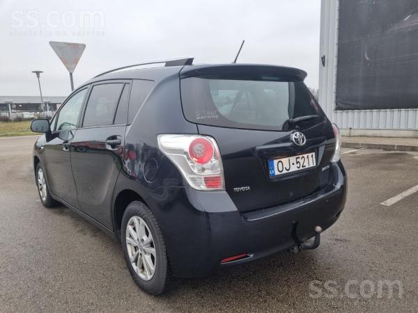 Black Toyota Verso 2012 in Riga, with an engine capacity of 2.00 L and mileage of 283 thousand km for 4600 €, photo 3 on AUTOMOTO.COM.LV