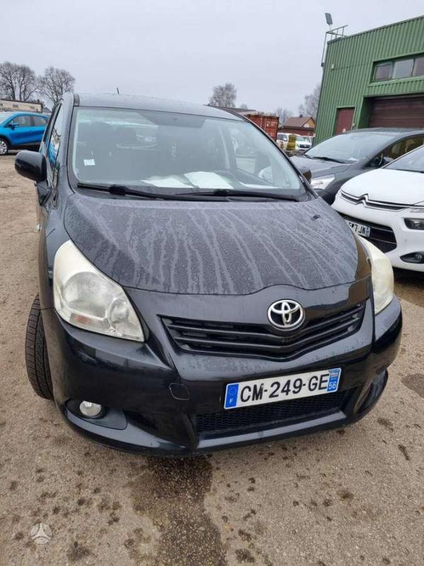 Black Toyota Verso 2012 in Taurage, with an engine capacity of 2.00 L and mileage of 158 thousand km for 4700 €, photo 1 on AUTOMOTO.COM.LV