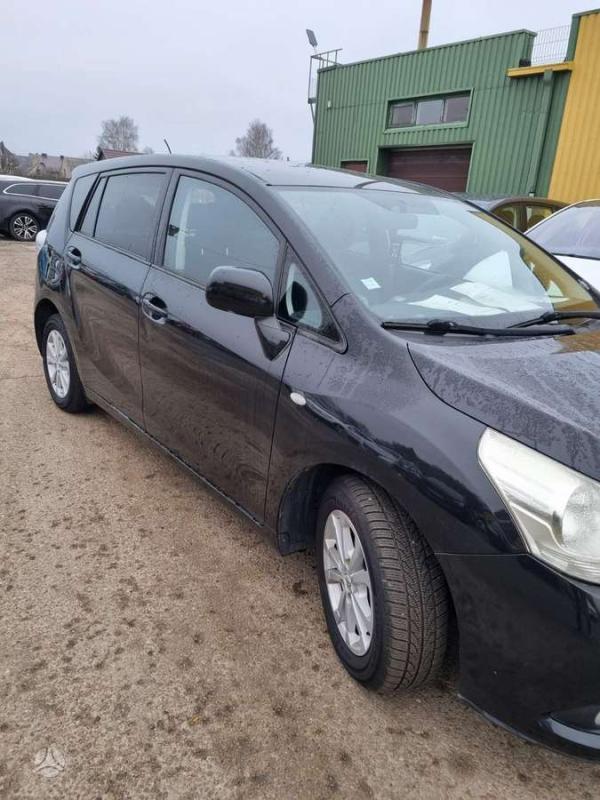 Black Toyota Verso 2012 in Taurage, with an engine capacity of 2.00 L and mileage of 158 thousand km for 4700 €, photo 2 on AUTOMOTO.COM.LV