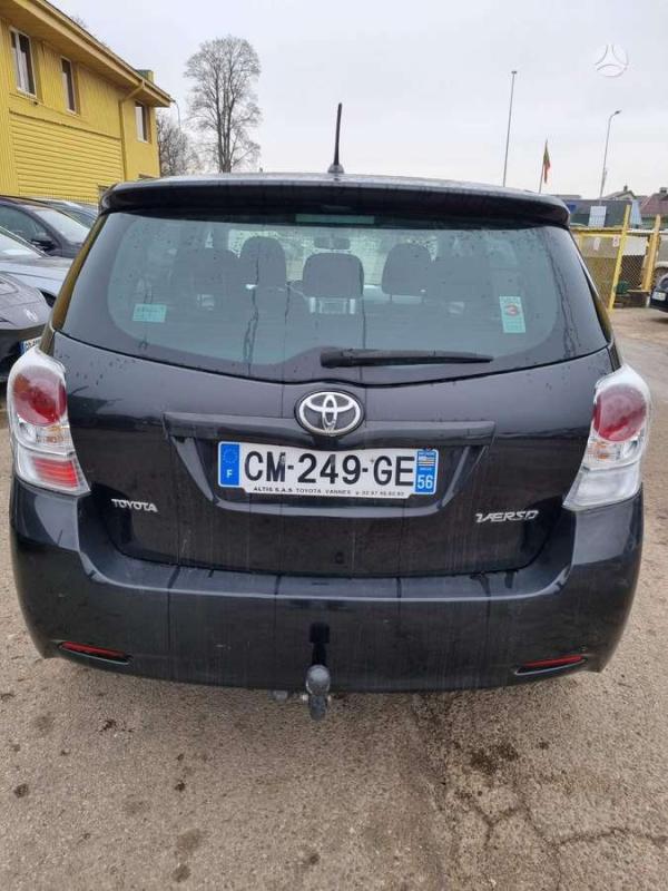 Black Toyota Verso 2012 in Taurage, with an engine capacity of 2.00 L and mileage of 158 thousand km for 4700 €, photo 3 on AUTOMOTO.COM.LV