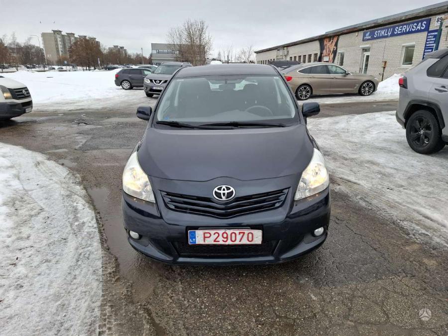 Melns Toyota Verso 2012 Kauņa, ar dzinēja tilpumu 2.00 L un nobraukumu 103 tūkst. km par 5200 €, foto 2 vietnē AUTOMOTO.COM.LV