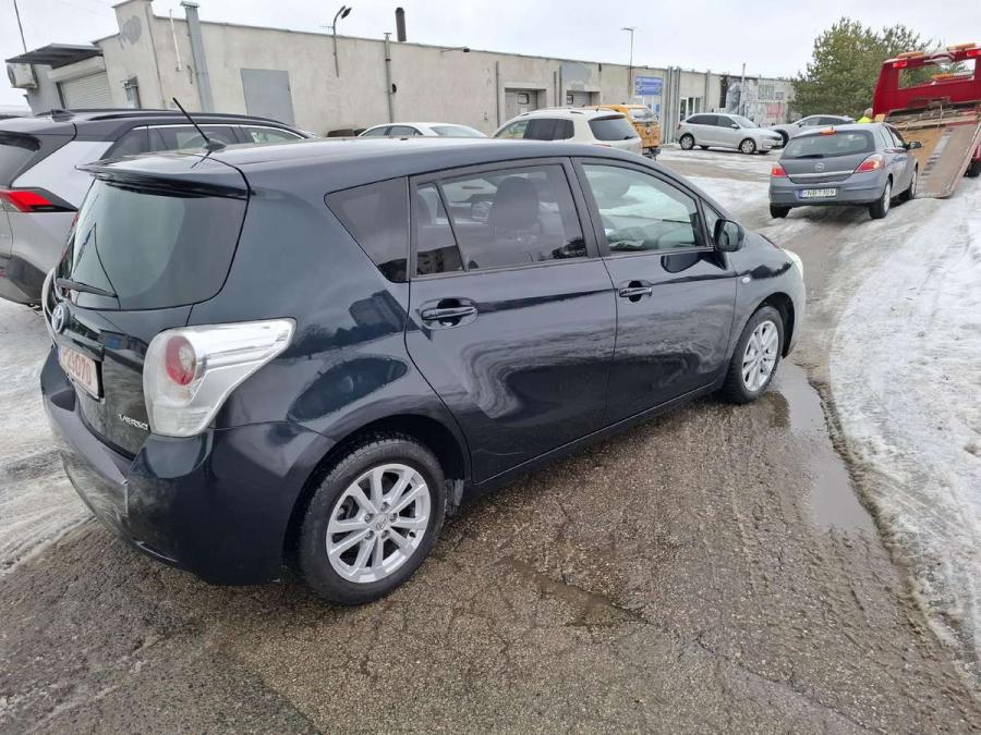 Melns Toyota Verso 2012 Kauņa, ar dzinēja tilpumu 2.00 L un nobraukumu 103 tūkst. km par 5200 €, foto 3 vietnē AUTOMOTO.COM.LV