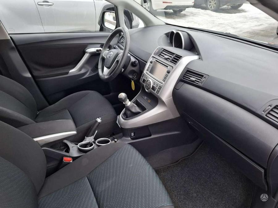 Melns Toyota Verso 2012 Kauņa, ar dzinēja tilpumu 2.00 L un nobraukumu 103 tūkst. km par 5200 €, foto 6 vietnē AUTOMOTO.COM.LV
