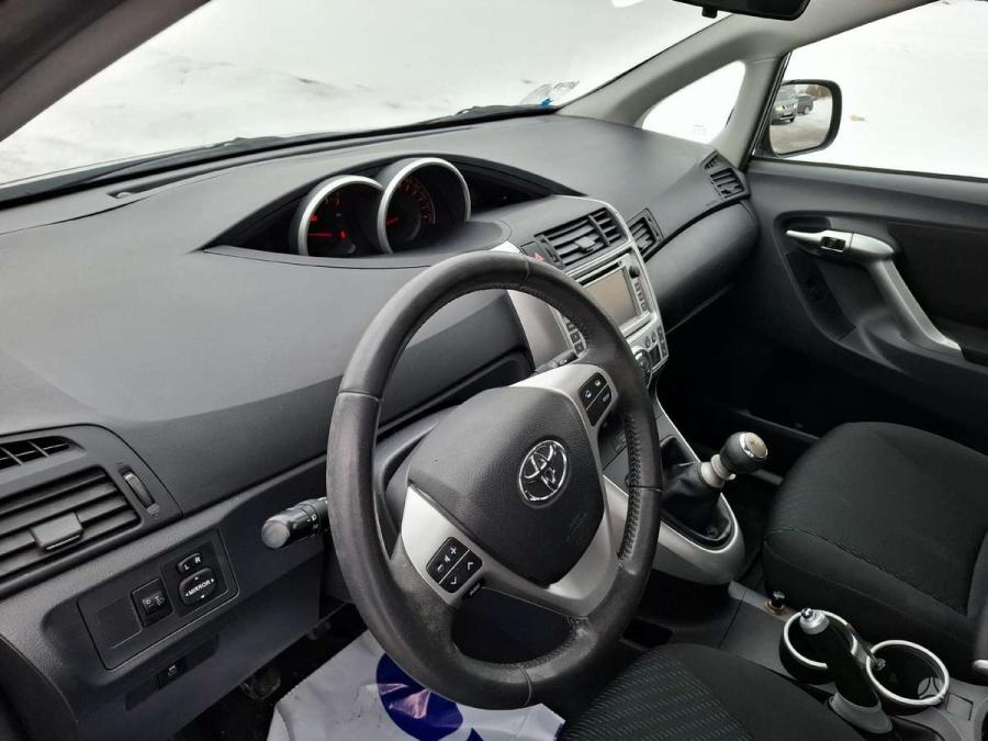 Melns Toyota Verso 2012 Kauņa, ar dzinēja tilpumu 2.00 L un nobraukumu 103 tūkst. km par 5200 €, foto 9 vietnē AUTOMOTO.COM.LV