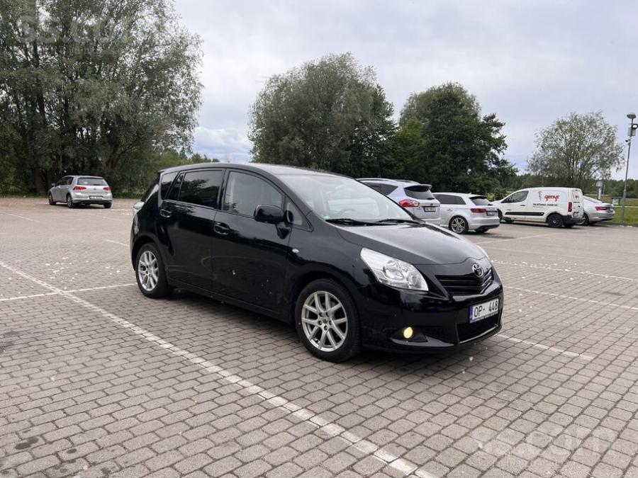 Melns Toyota Verso 2012 Rīga, ar dzinēja tilpumu 2.00 L un nobraukumu 255 tūkst. km par 5900 €, foto 3 vietnē AUTOMOTO.COM.LV