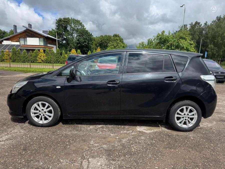 Melns Toyota Verso 2012 Jurbarkas, ar dzinēja tilpumu 2.00 L un nobraukumu 231 tūkst. km par 4950 €, foto 1 vietnē AUTOMOTO.COM.LV