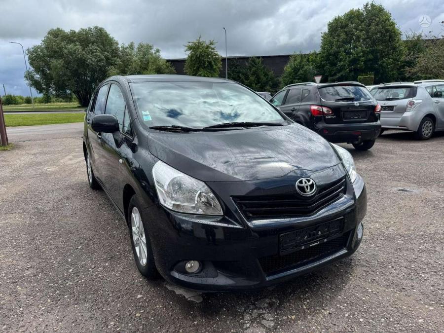 Melns Toyota Verso 2012 Jurbarkas, ar dzinēja tilpumu 2.00 L un nobraukumu 231 tūkst. km par 4950 €, foto 4 vietnē AUTOMOTO.COM.LV
