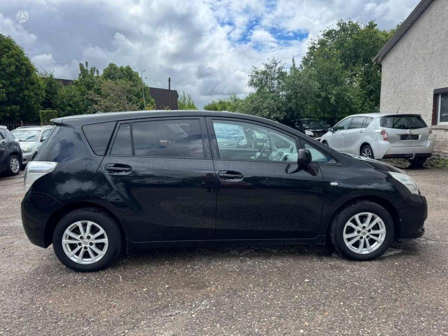 Melns Toyota Verso 2012 Jurbarkas, ar dzinēja tilpumu 2.00 L un nobraukumu 231 tūkst. km par 4950 €, foto 5 vietnē AUTOMOTO.COM.LV